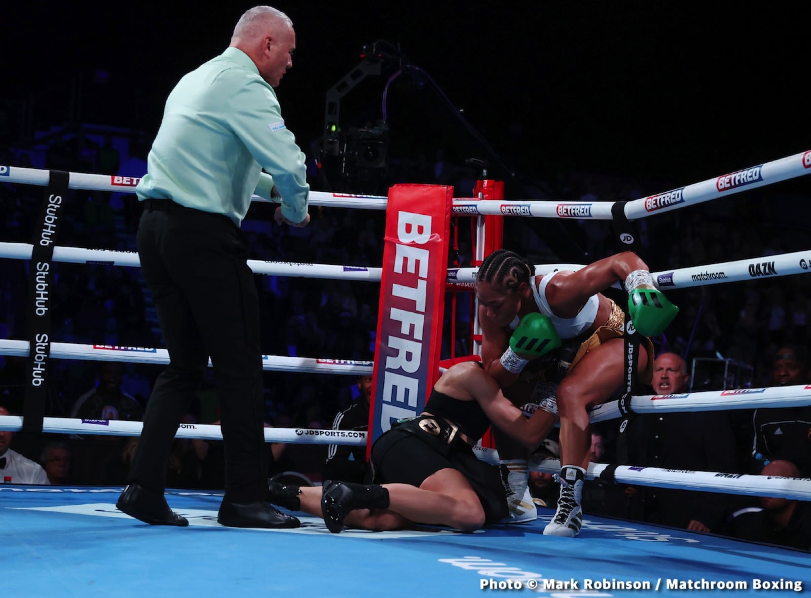 Alycia Baumgardner Wins WBC And IBO Junior Lightweight World Titles ...